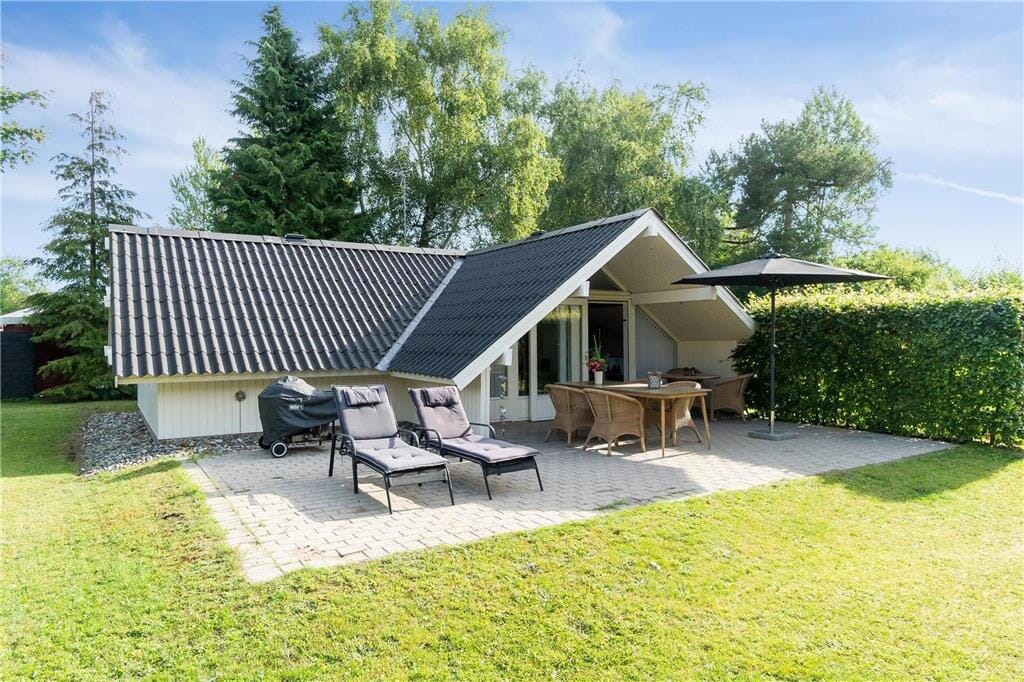 Velholdt indbydende sommerhus ved Bjerge Sydstrand