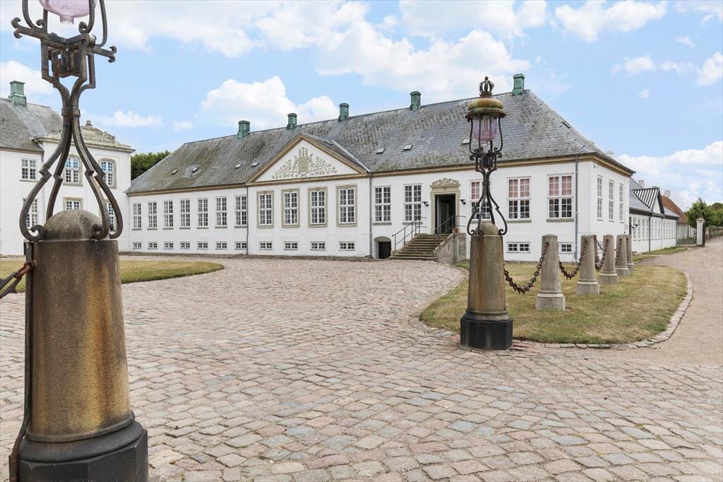Eksklusiv slotsbolig til 26 personer på Lerchenborg Slot ved Kalundborg