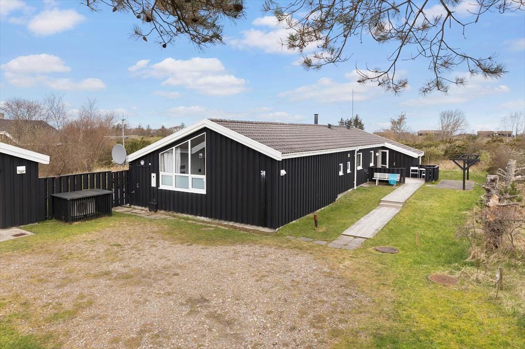 Skønt poolhus på lukket vej tæt på Vesterhavet og Uggerby Plantage