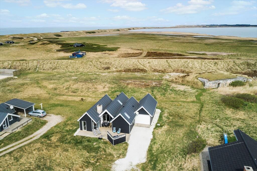 Arkitekttegnet sommerhus med sauna og unik beliggenhed nær Agger Strand