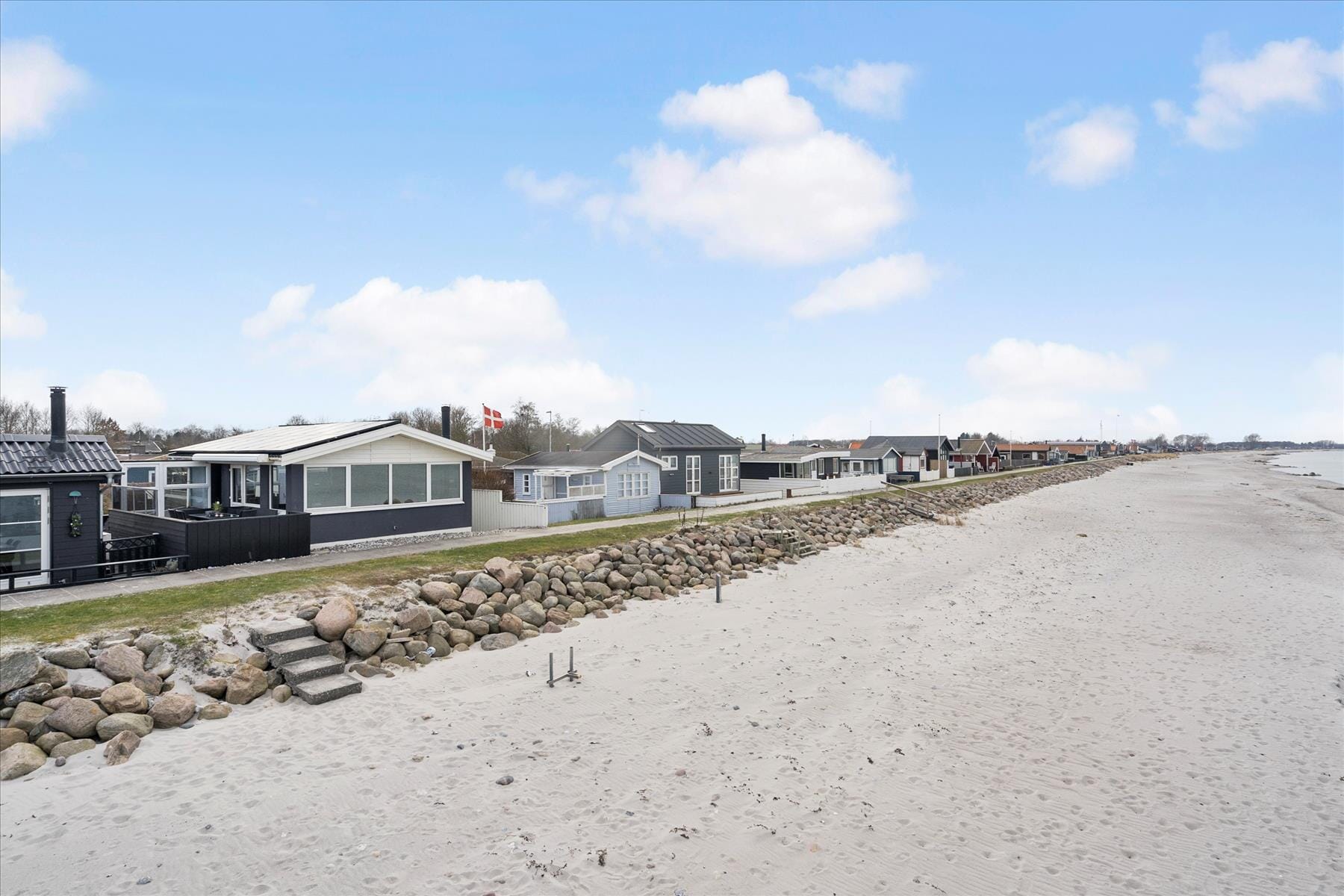 Flot sommerhus i 1. række til sandstranden i Hasmark på Nordfyn